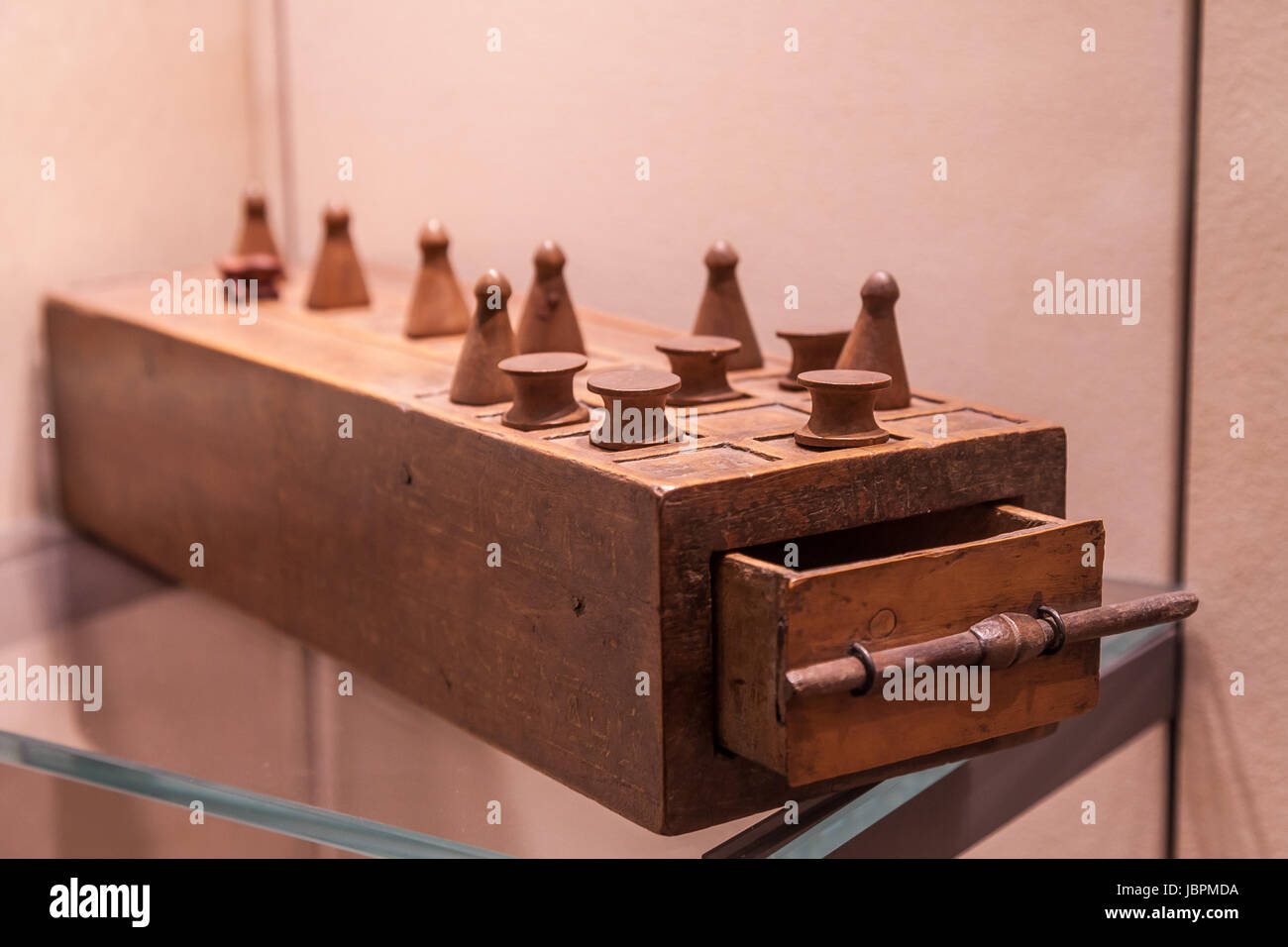Senet board hi-res stock photography and images - Alamy