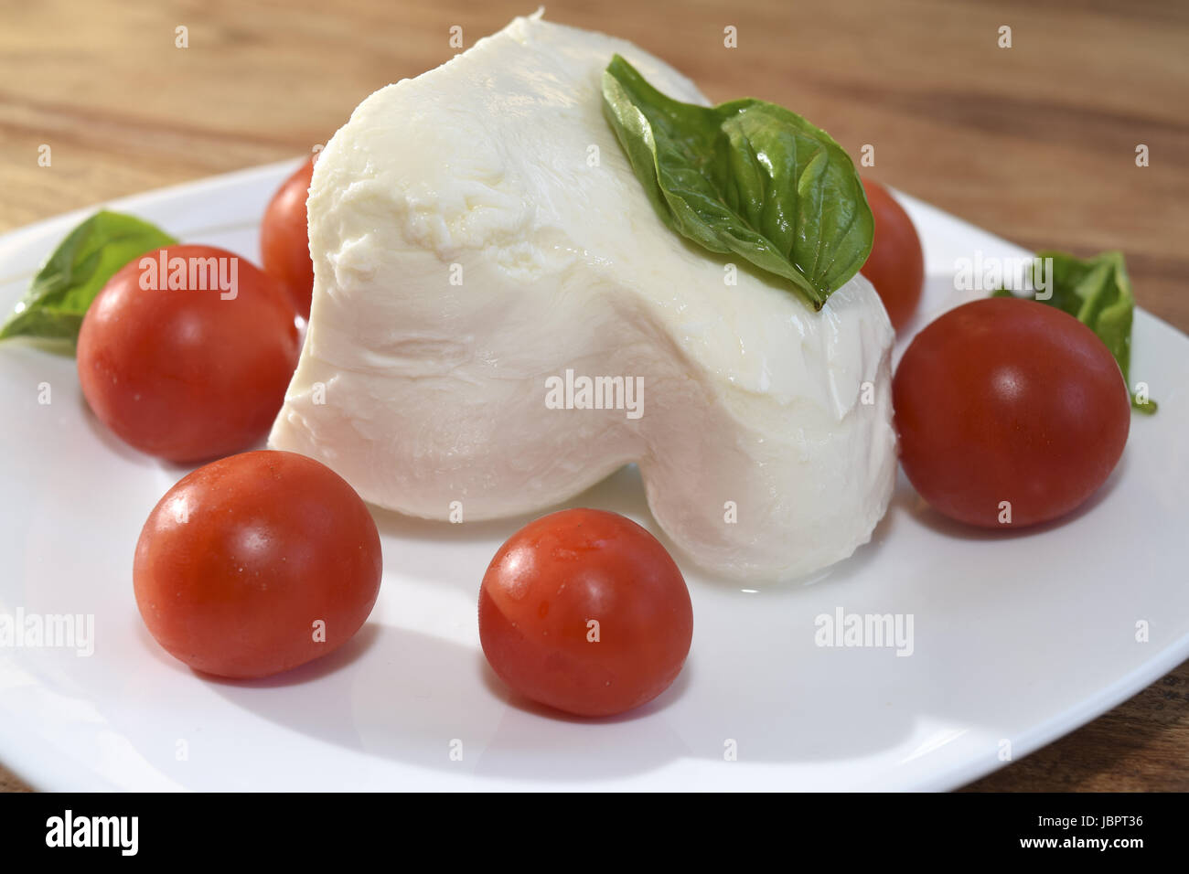 Italian food : mozzarella pachino tomatoes and basil Stock Photo - Alamy