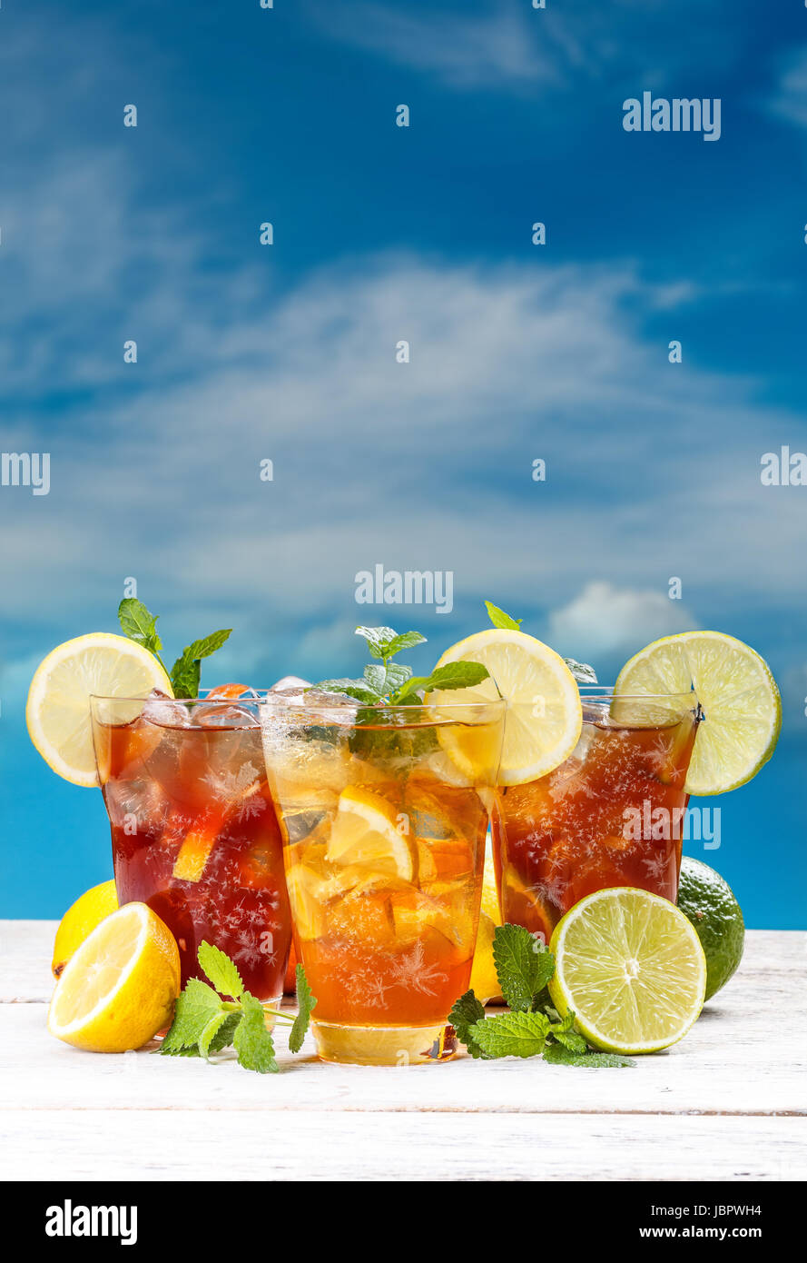 Summer iced tea with lemon, lime and mint Stock Photo - Alamy