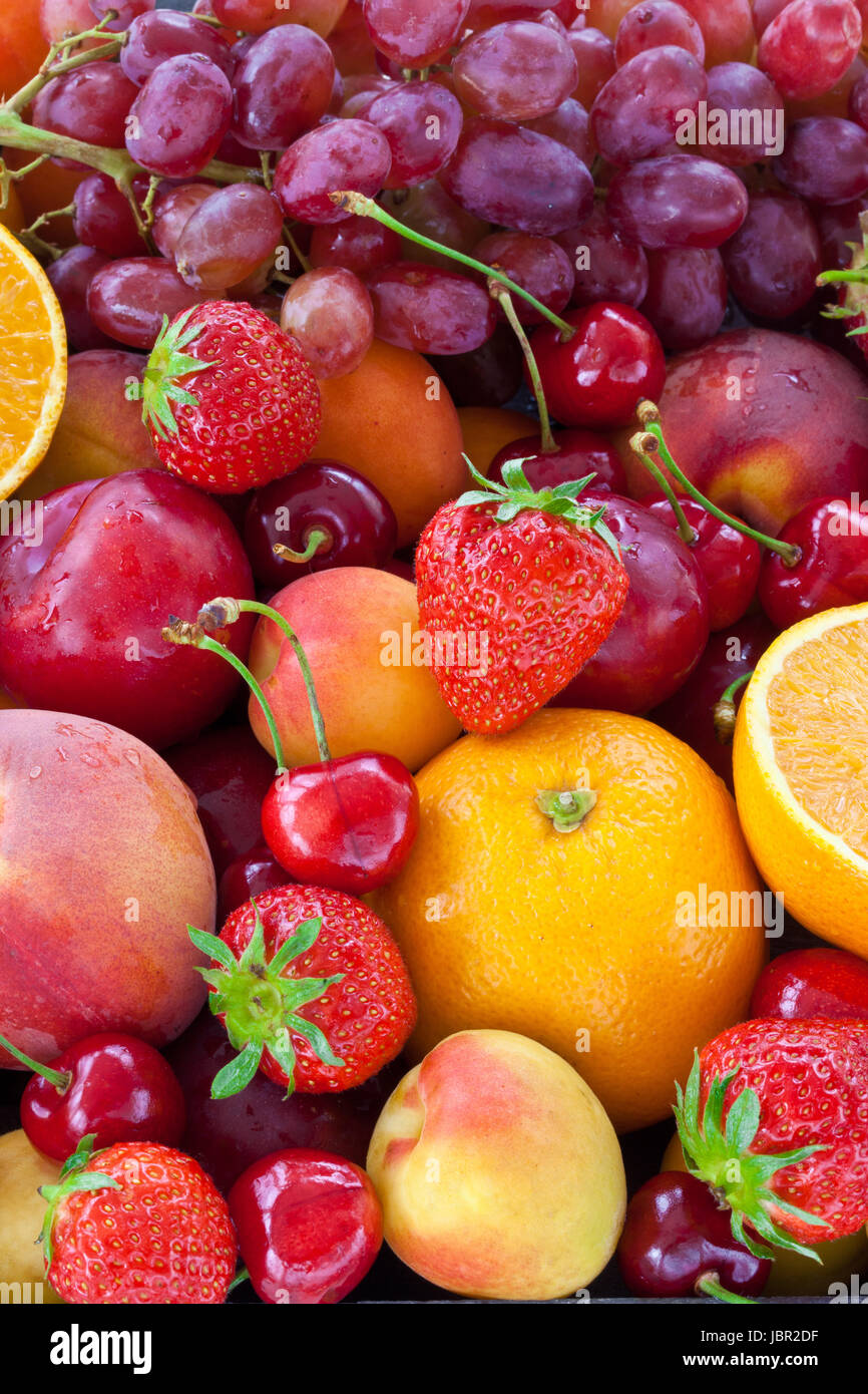 Frische bunte Somer Fruechte als Hintergrund Stock Photo - Alamy