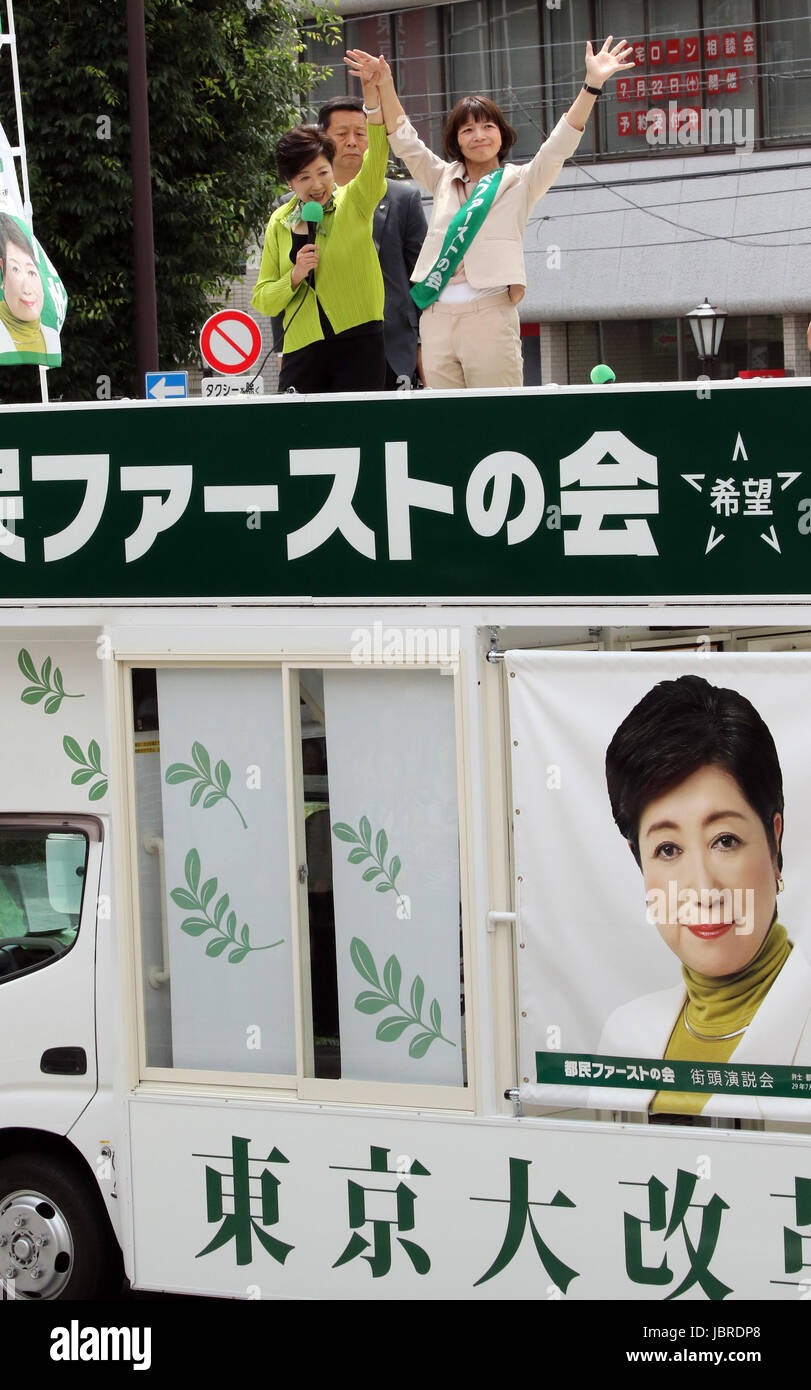Tokyo, Japan. 11th June, 2017. Tokyo Governor Yuriko Koike (L) delivers ...