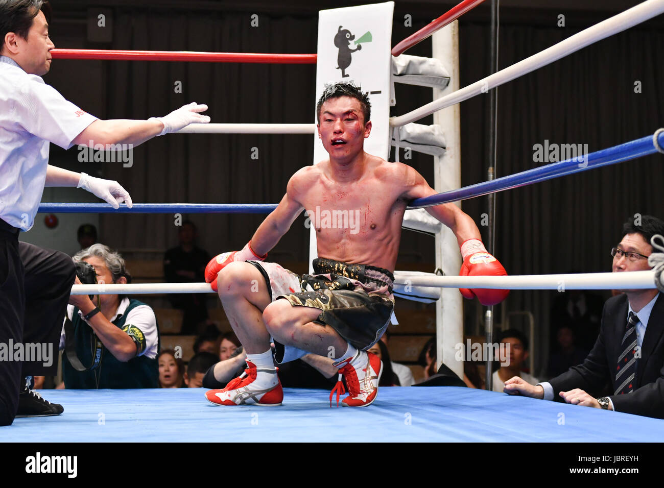 Tokyo, Japan. 8th June, 2017. (L-R) Katsuhiko Nakamura (Referee), Ryo ...