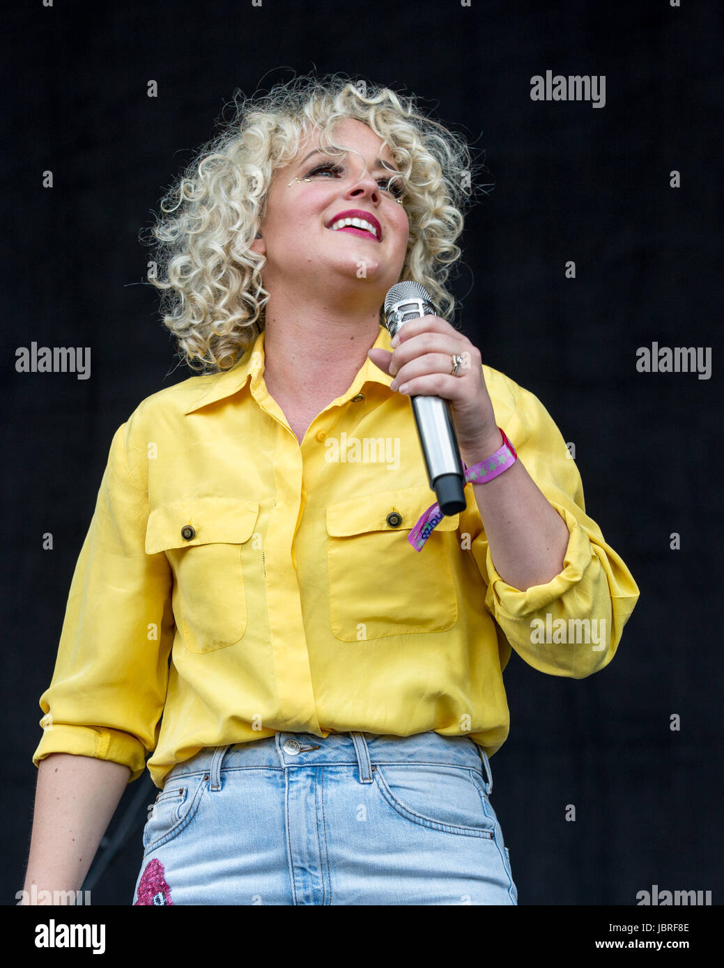 Country singer cam hi-res stock photography and images - Alamy