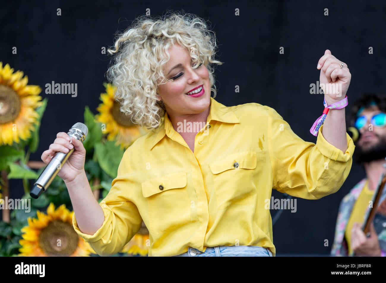 Cam performer hi-res stock photography and images - Alamy
