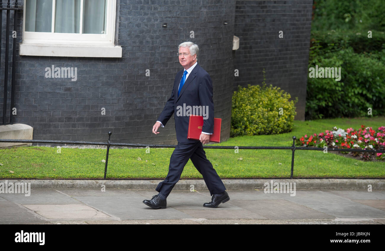 Defence secretary michael fallon arrives at downing street hi-res stock ...