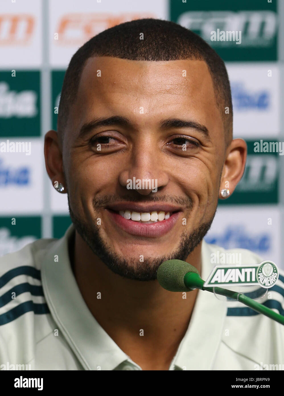 SÃO PAULO, SP - 12.06.2017: TREINO DO PALMEIRAS - The player Vitor Hugo ...