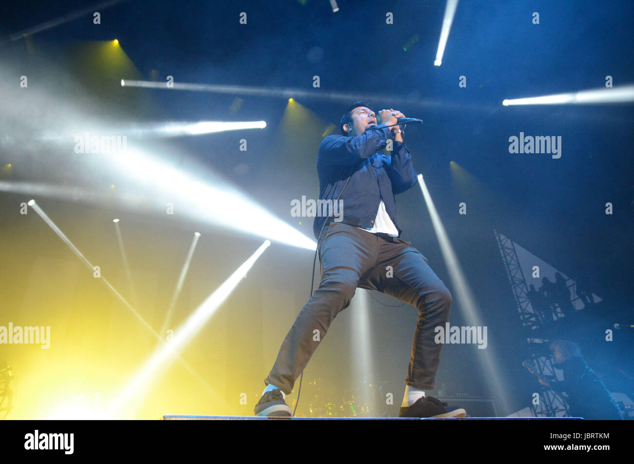 Chino moreno live hi-res stock photography and images - Alamy