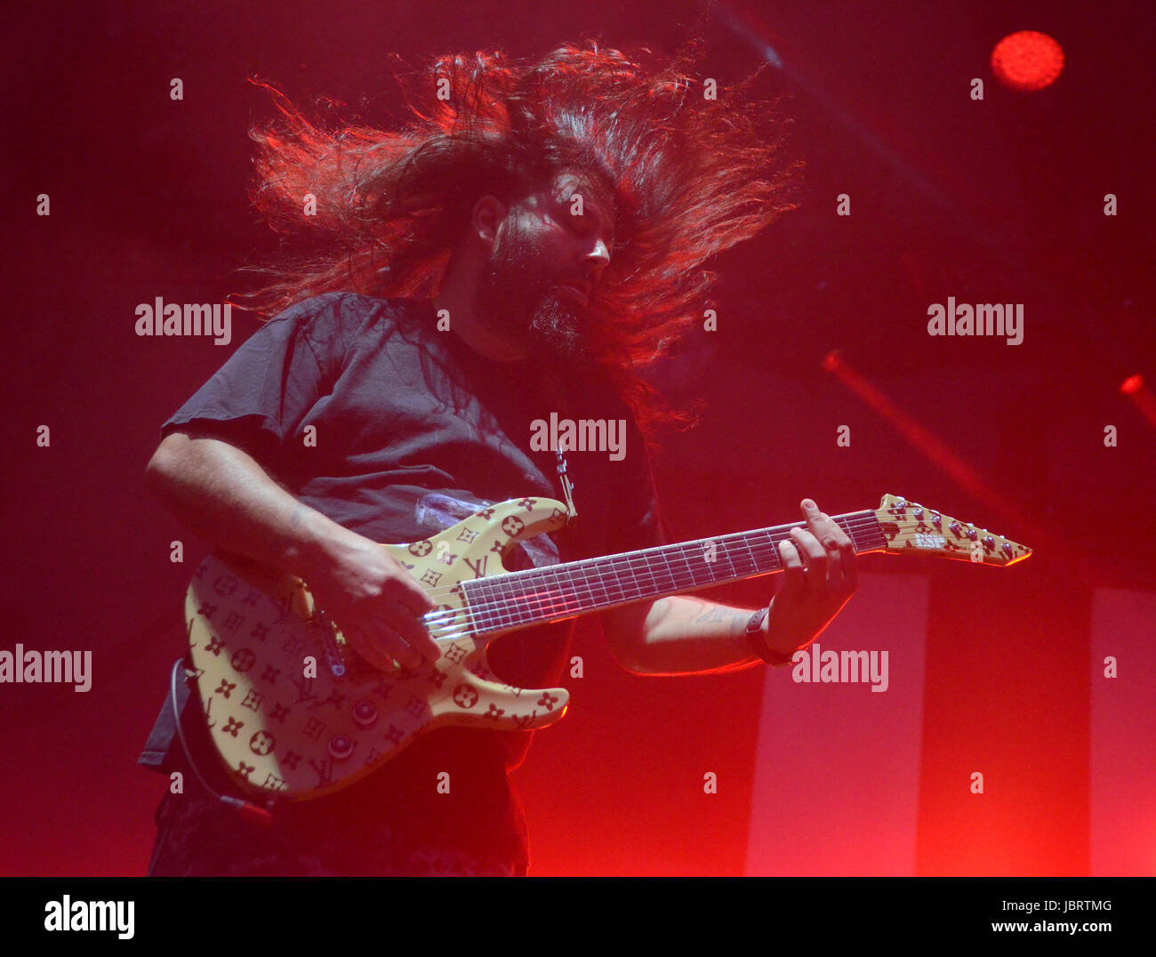Chicago, Illinois, USA. 9th June, 2017. Guitarist Stephen Carpenter of ...