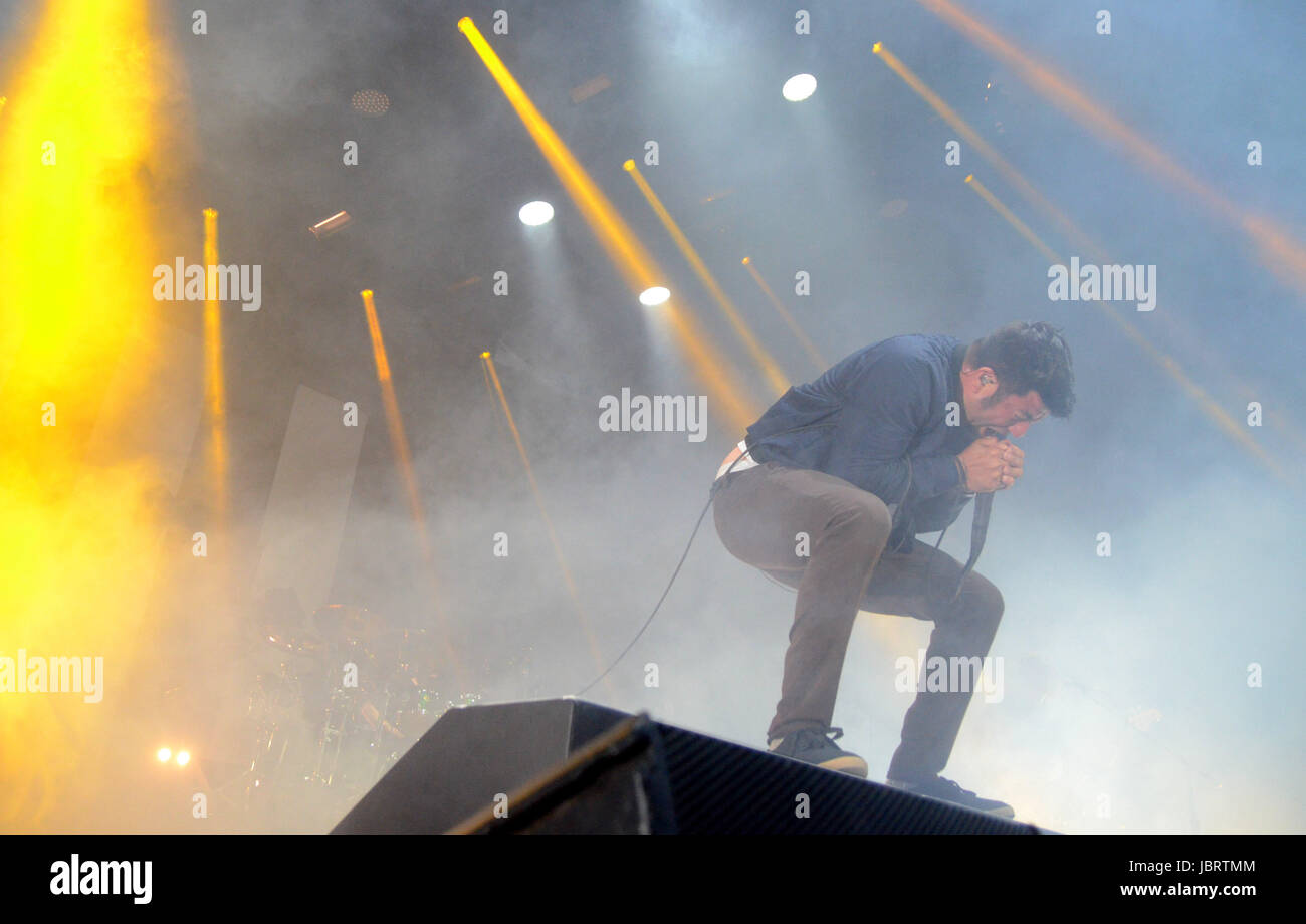 Lead singer band deftones hi-res stock photography and images - Alamy