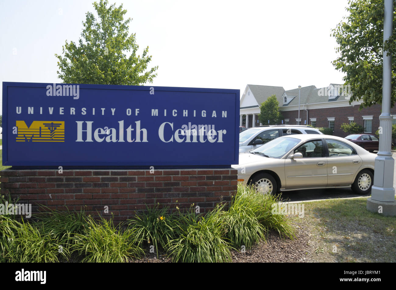 Health center sign hi-res stock photography and images - Alamy