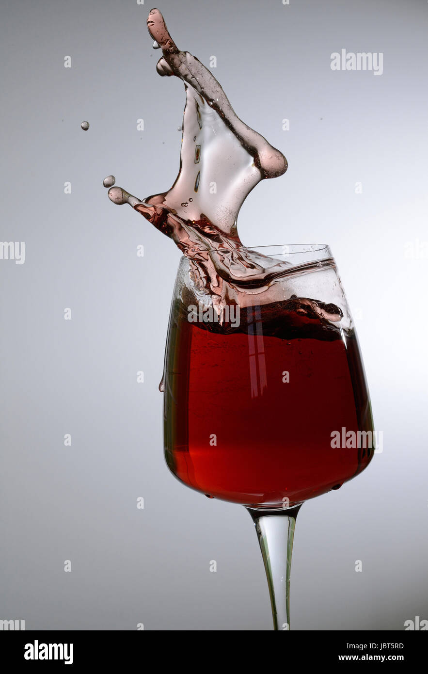 Splashing red wine Stock Photo - Alamy
