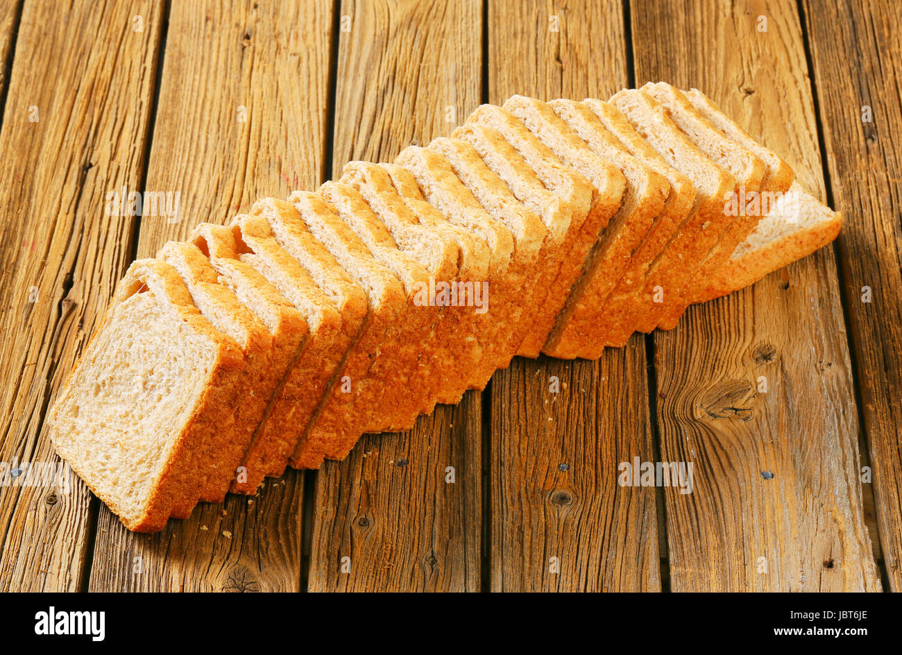 Sliced loaf of whole wheat sandwich bread Stock Photo - Alamy
