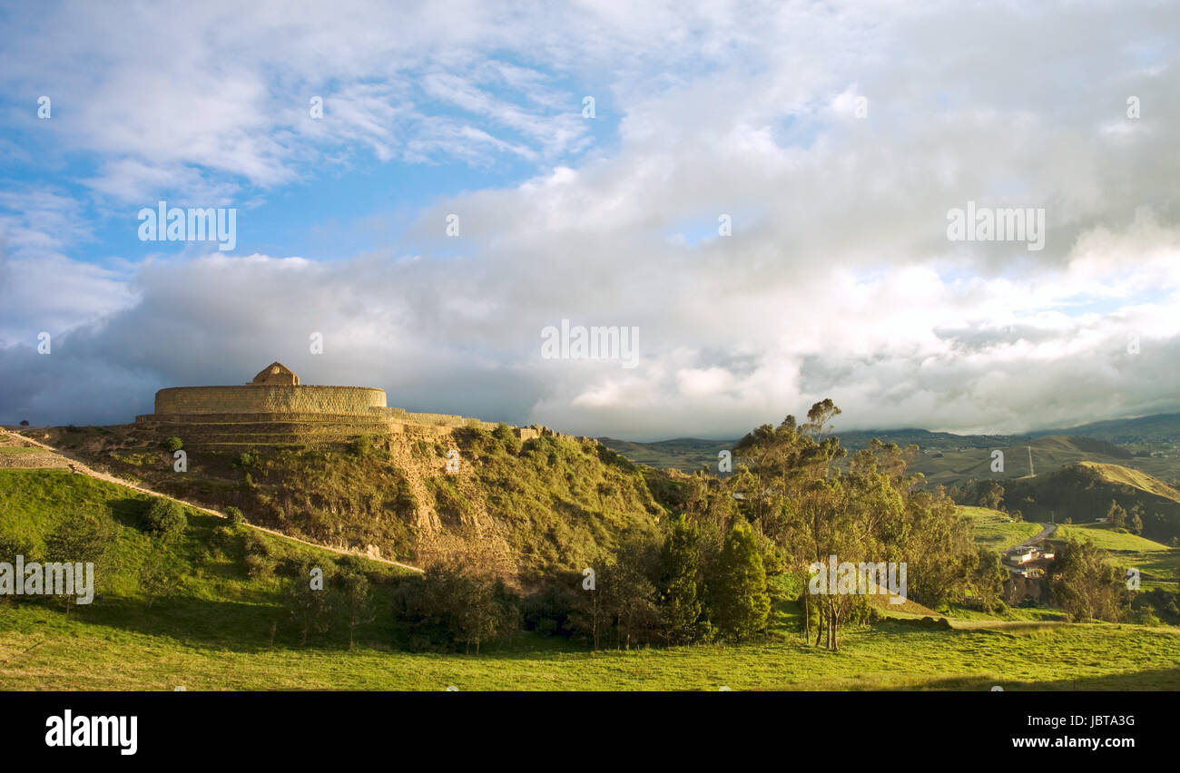 Ingapirca (Kichwa: Inkapirka, "Inca wall"), town in Cañar Province ...