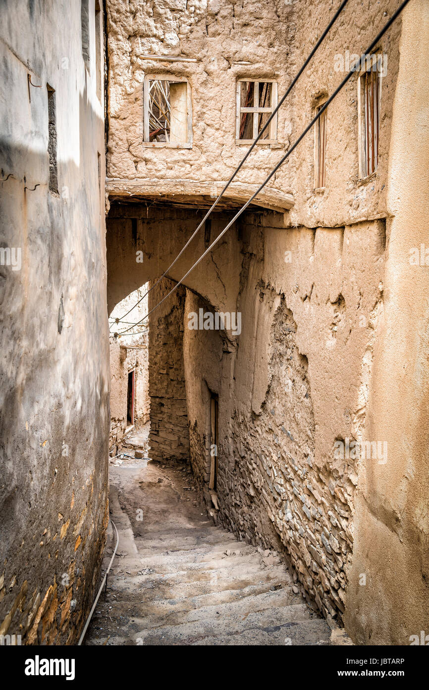 Image of narrow alley in Birkat al mud in Oman Stock Photo - Alamy