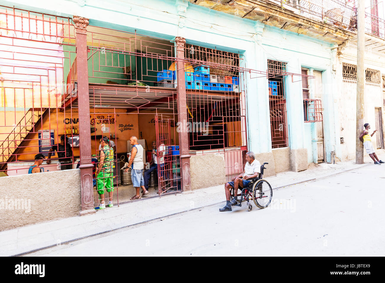 Havana drinking den hi-res stock photography and images - Alamy