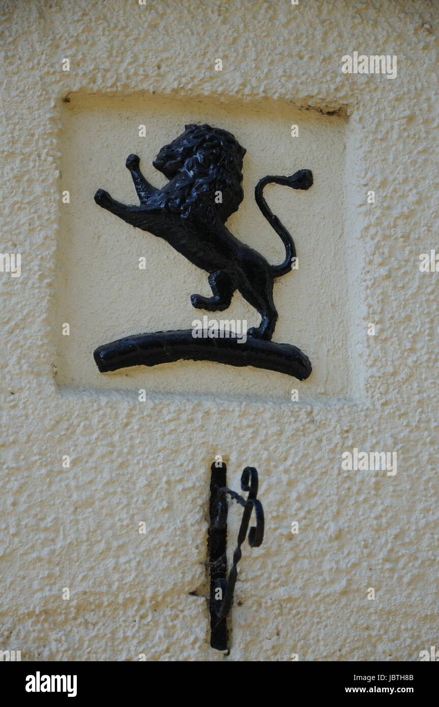 Lion crest hi-res stock photography and images - Alamy