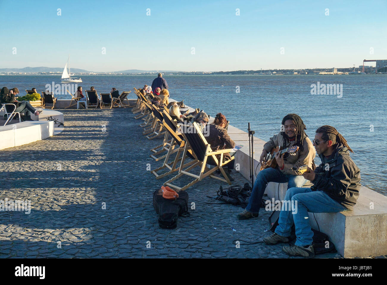 Person sitzen hi-res stock photography and images - Alamy