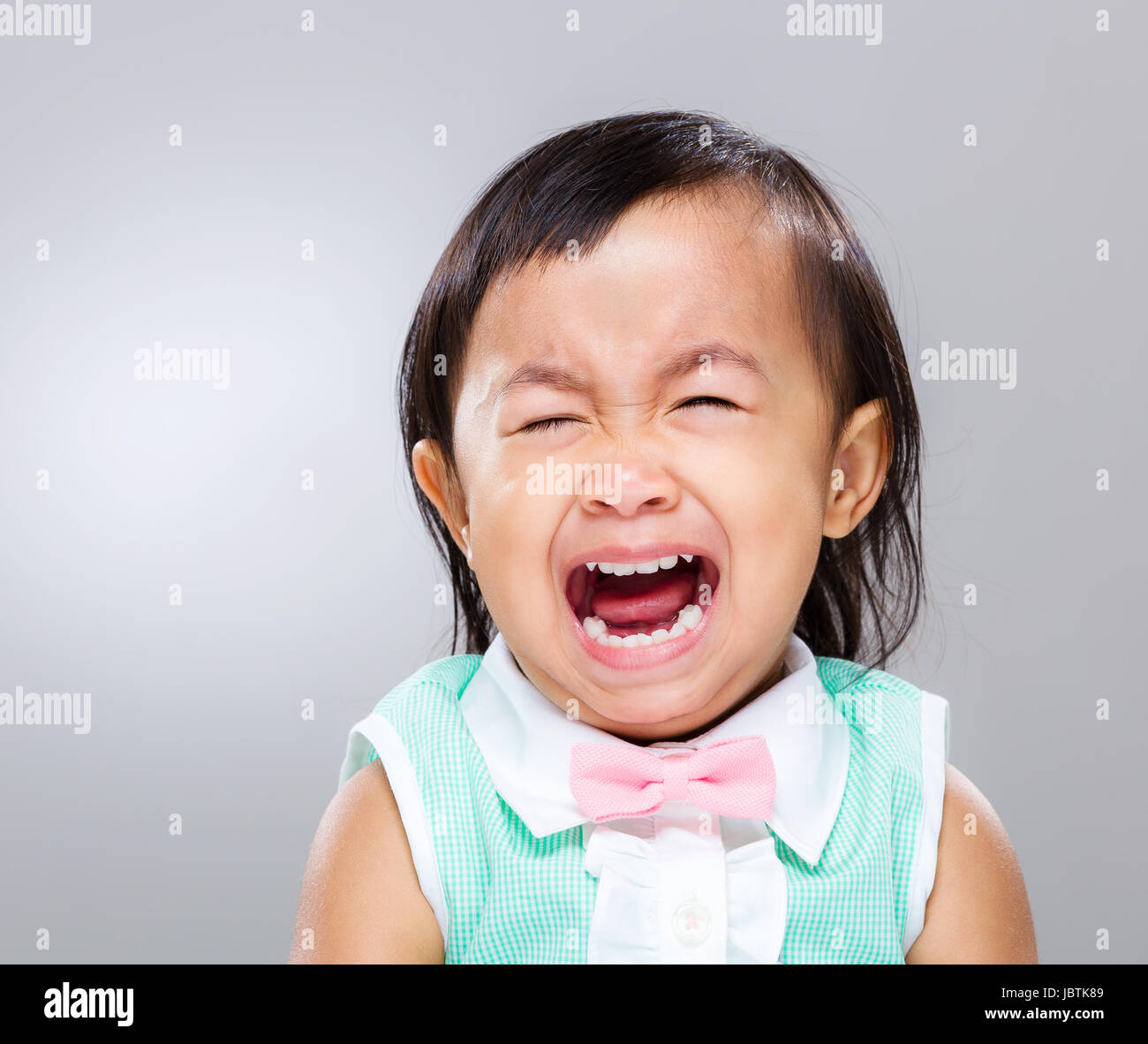 Little girl cry Stock Photo - Alamy