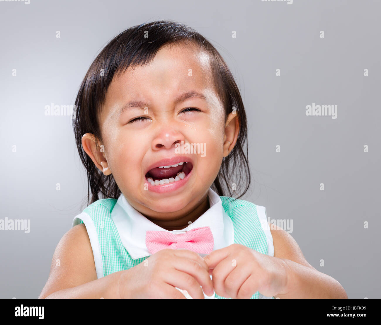Little girl cry Stock Photo - Alamy