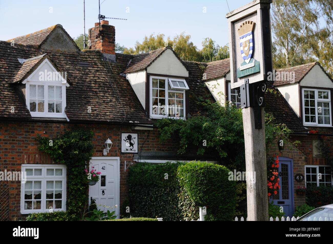 Village sign and cottages, Lilley, Hertfordshire Stock Photo - Alamy