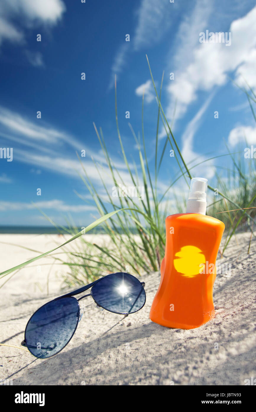 sunlight shelter from sun Stock Photo - Alamy