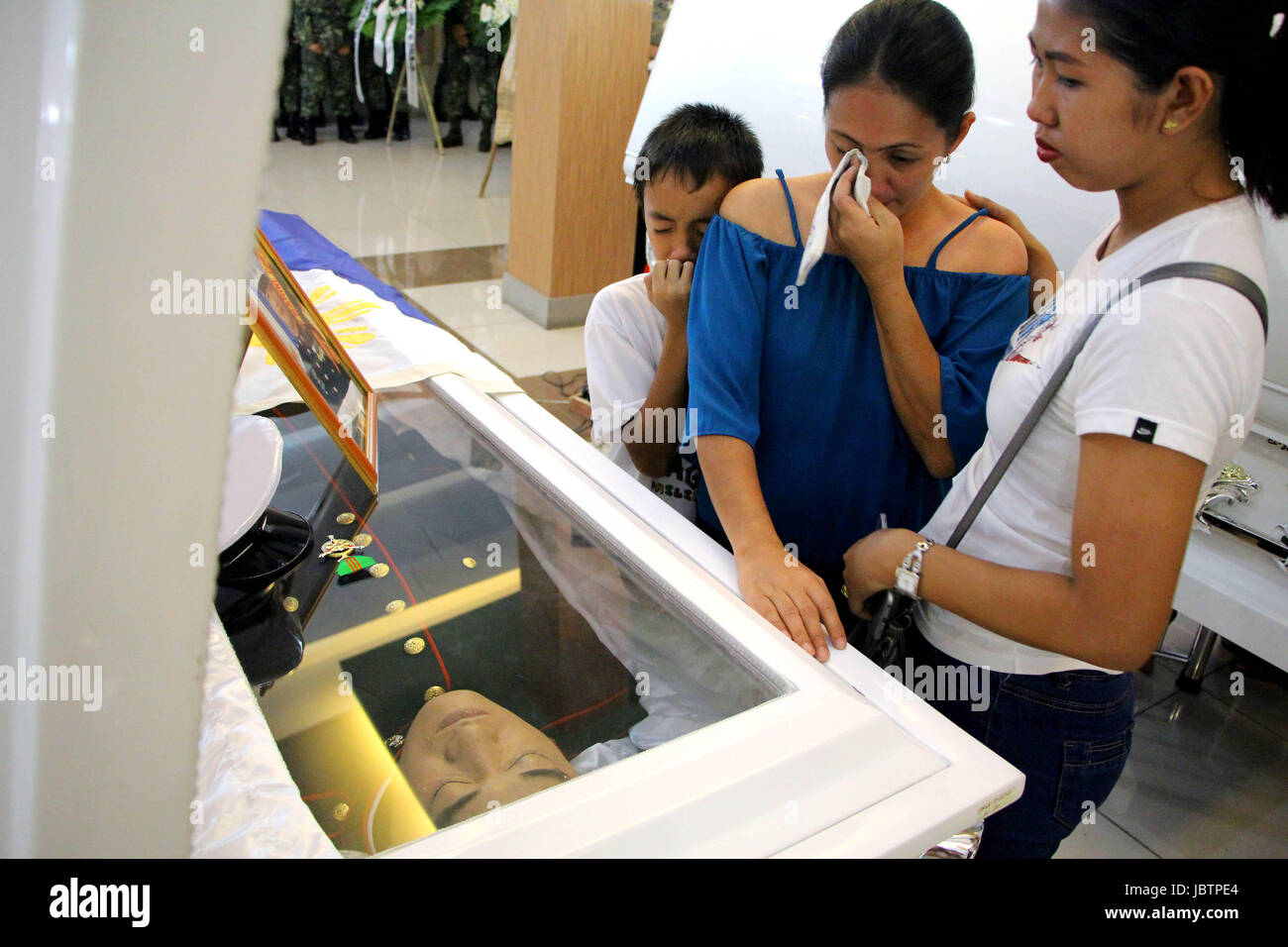 (EDITORS NOTE: Image depicts death.)The family of fallen marines grief ...