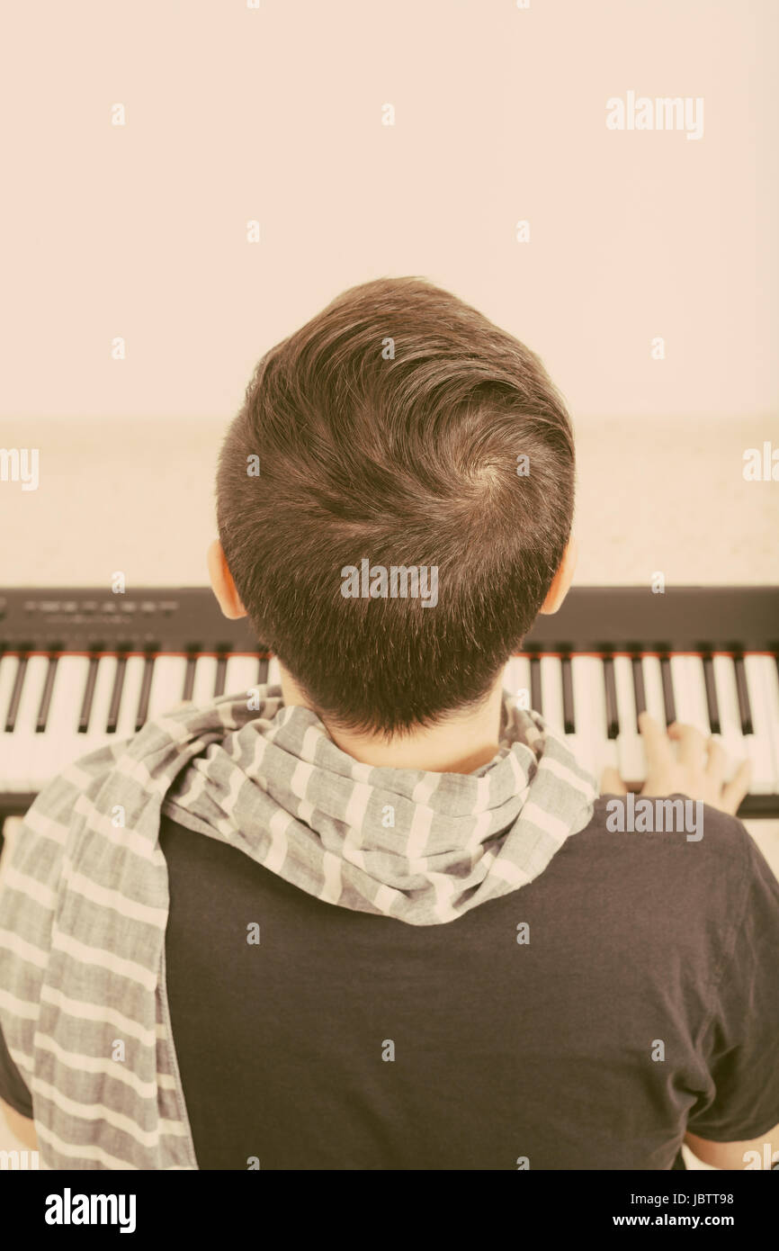 Man playing piano back hi-res stock photography and images - Alamy