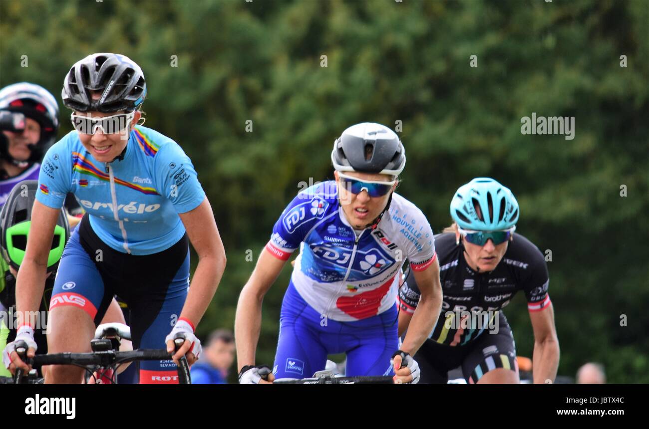 Female athletes racing uk hi-res stock photography and images - Alamy