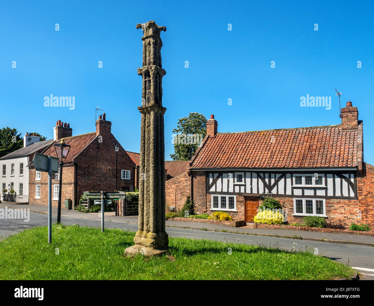 Battle cross boroughbridge hi-res stock photography and images - Alamy