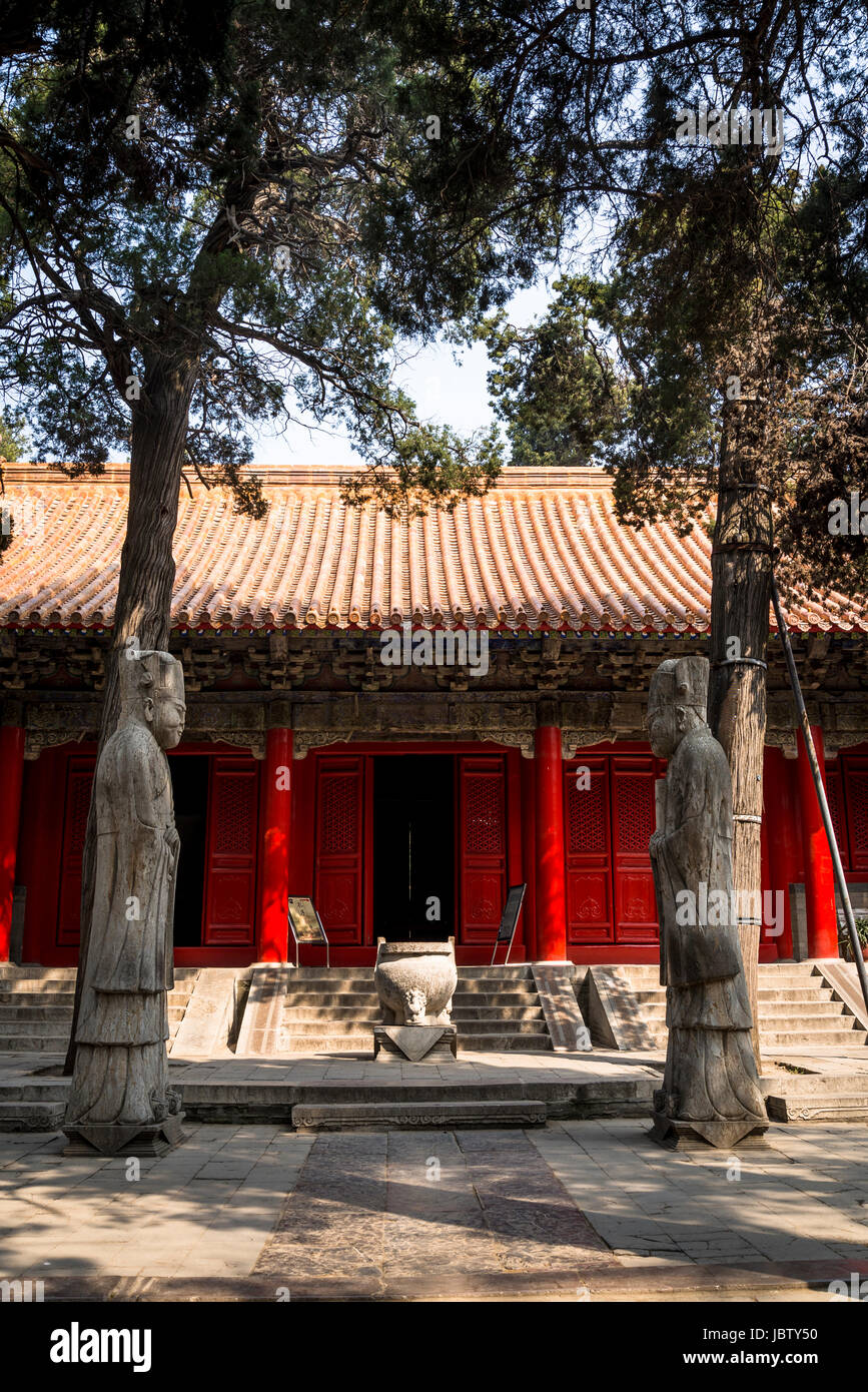 The Sacrificial Hall and the Passageway to the Confucius Tomb, Cemetery ...