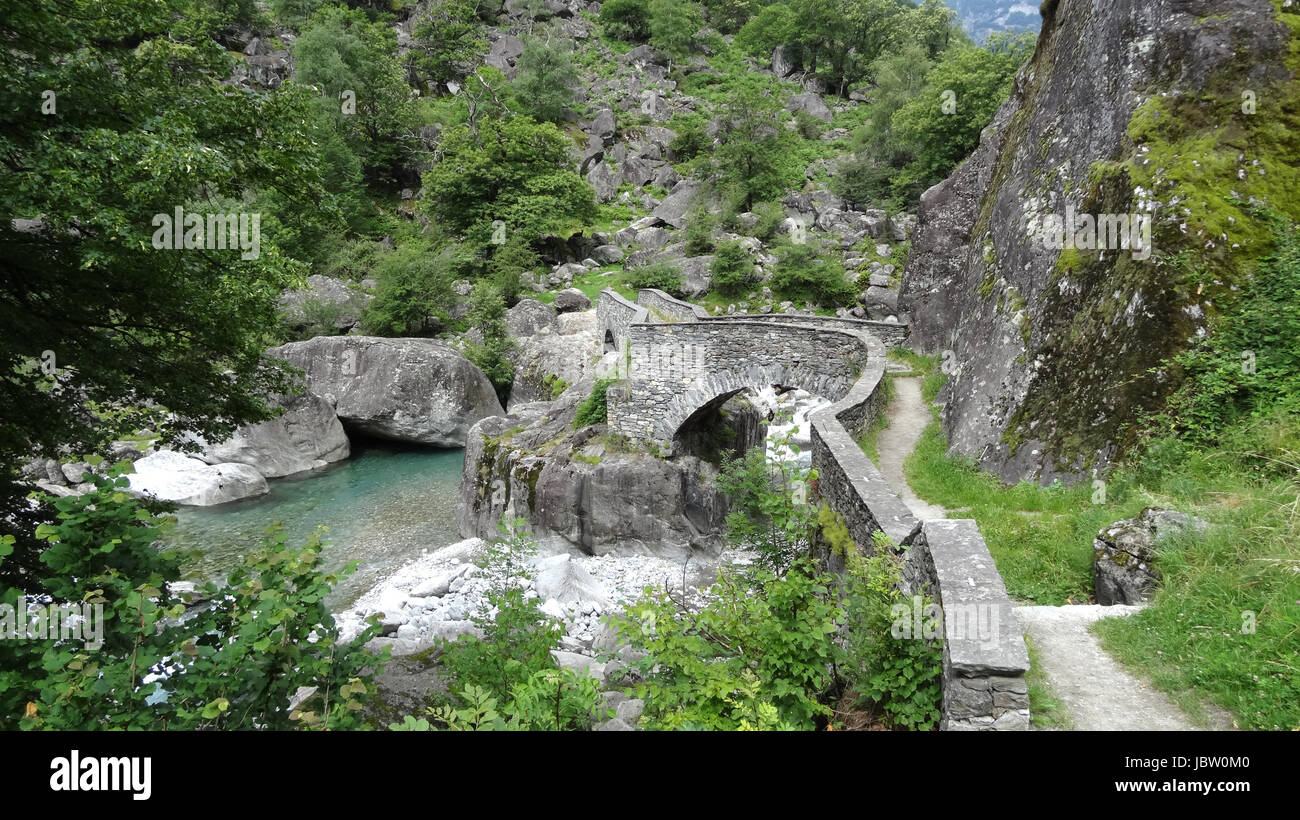 Switzerland tessin valle maggia val hi-res stock photography and images ...