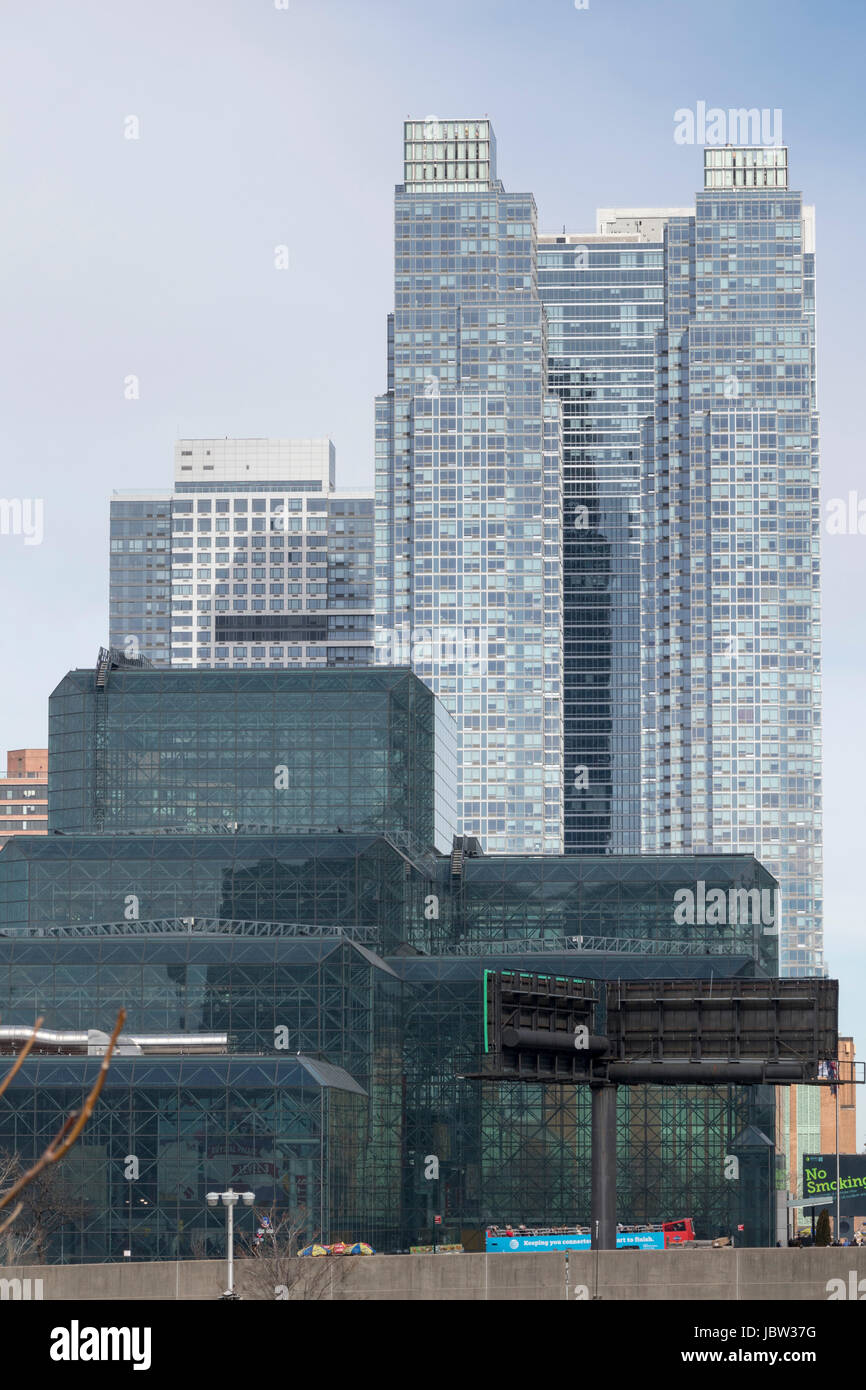 Jacob javits convention center exterior hi-res stock photography and ...