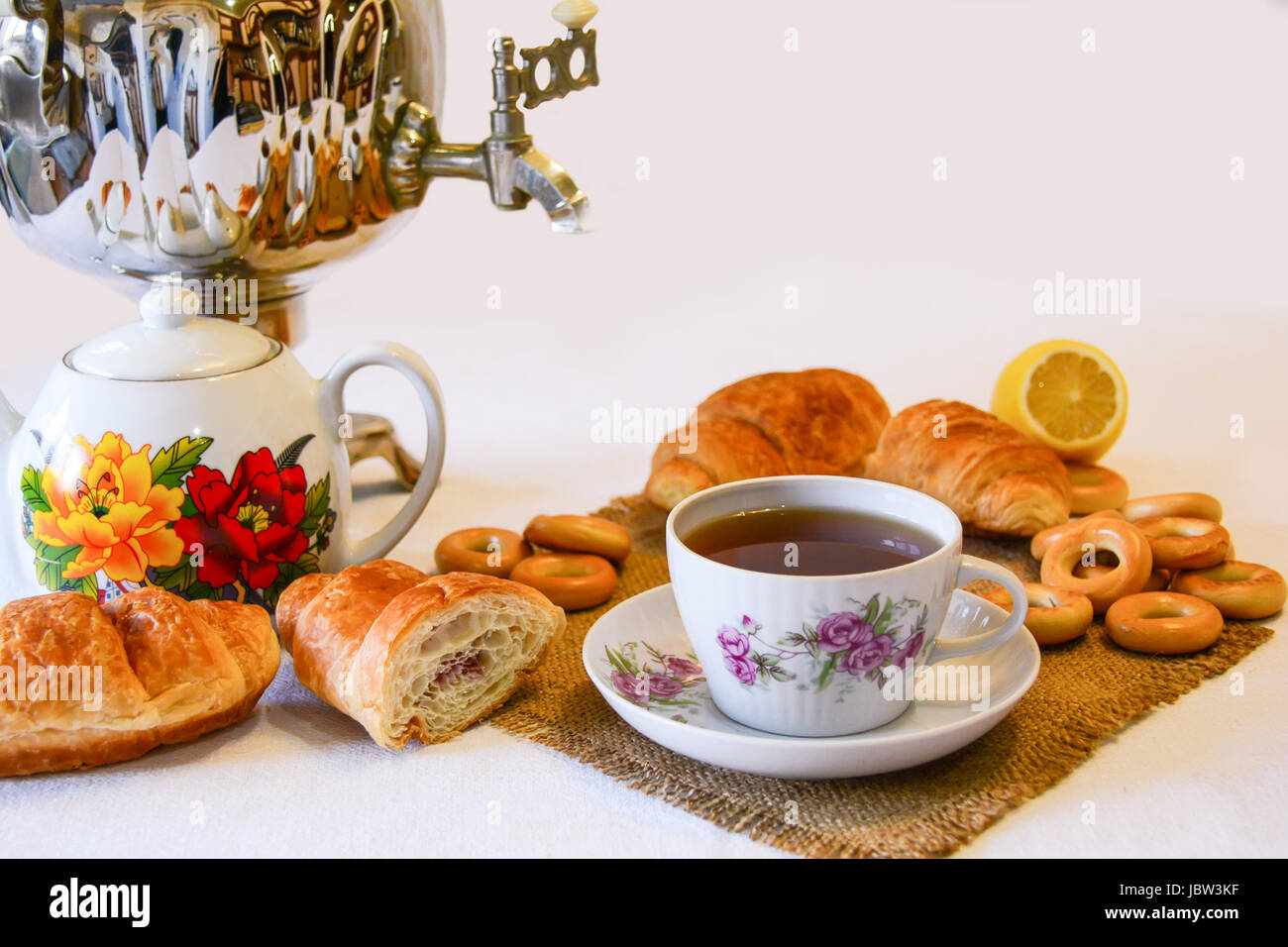 Samovar russia tea hi-res stock photography and images - Alamy