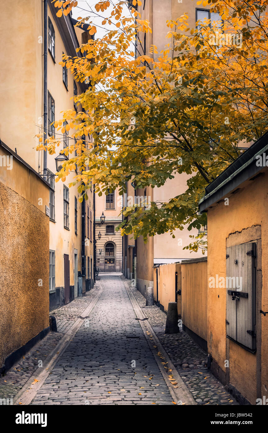 Old narrow colorful street hi-res stock photography and images - Alamy