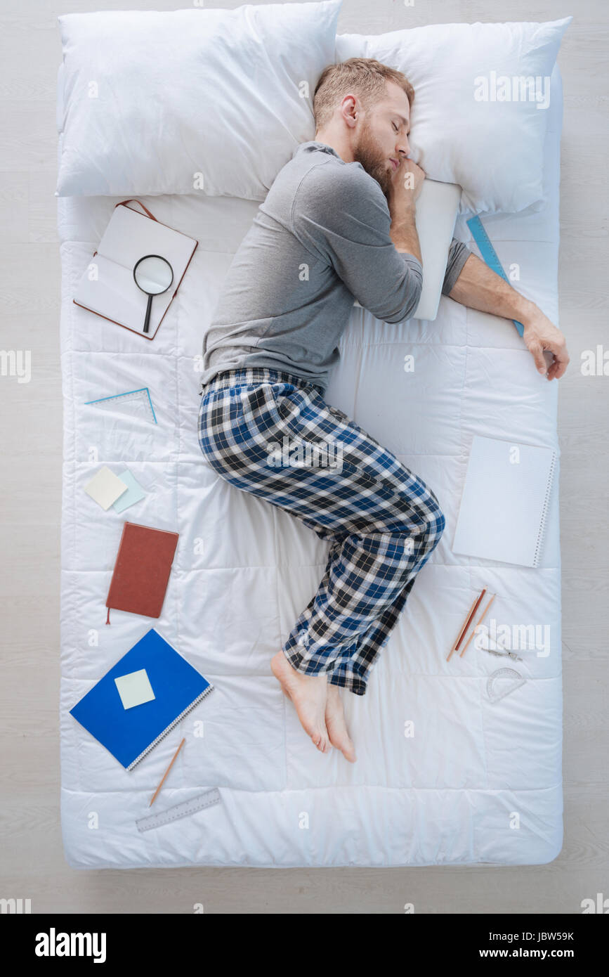 Office napping hi-res stock photography and images - Alamy