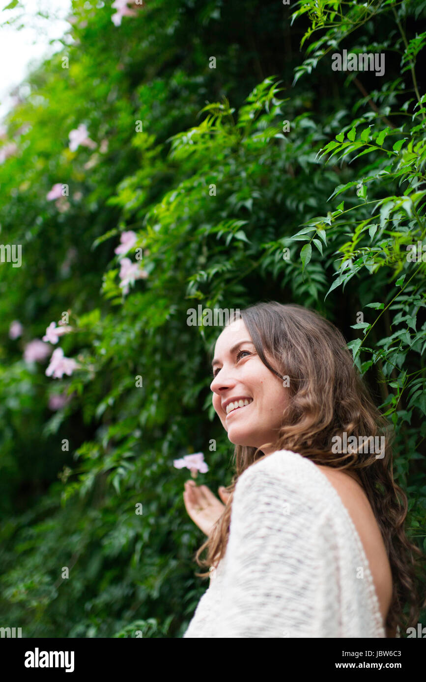 Smiling mexican woman hi-res stock photography and images - Alamy