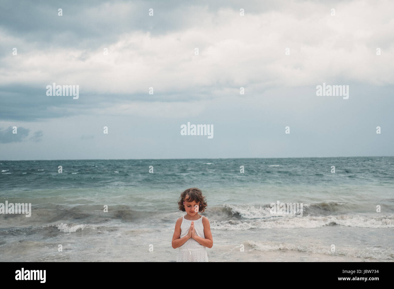 6 years girl praying hi-res stock photography and images - Alamy