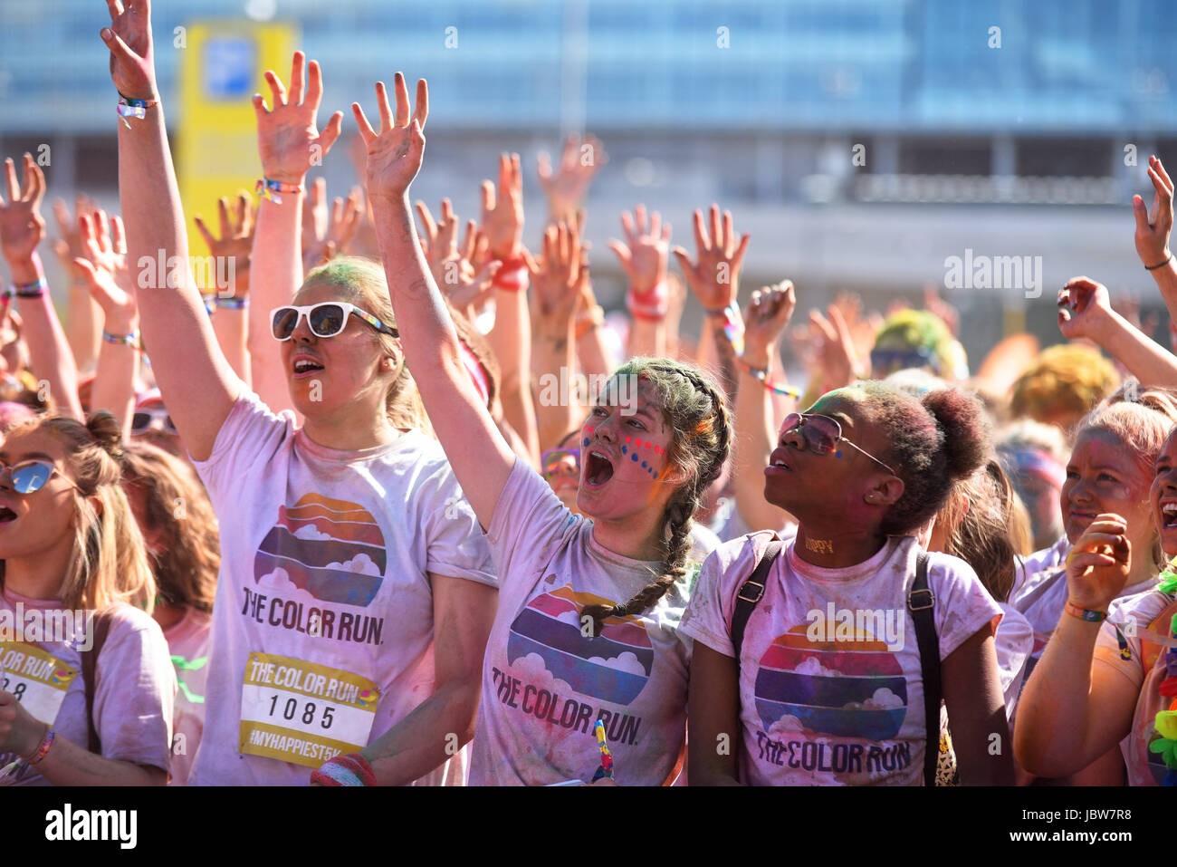Crowd of girls hi-res stock photography and images - Alamy