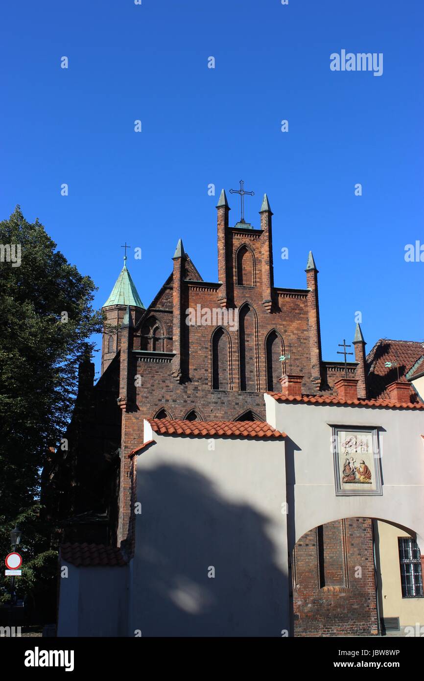 Tor und Kirche in Danzig, Gdansk Stock Photo - Alamy
