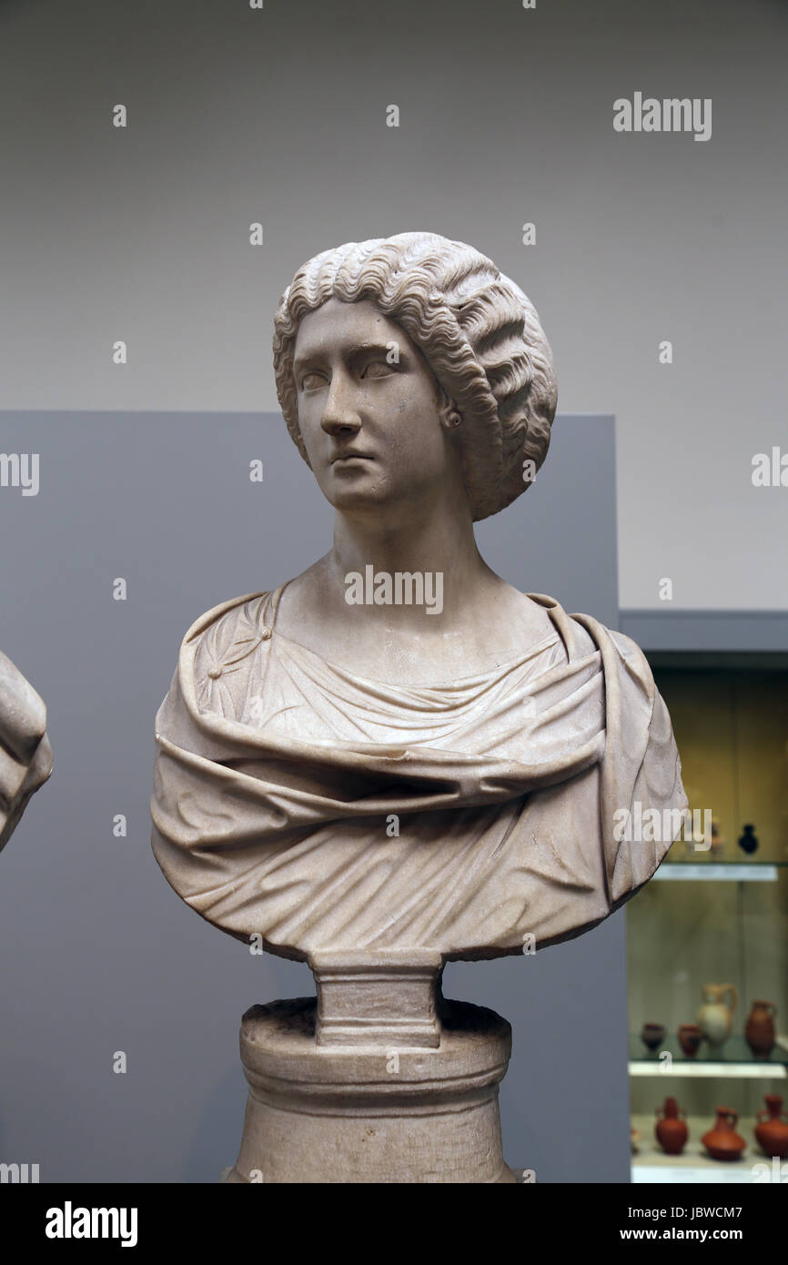 Ancient roman woman statue High Resolution Stock Photography and Images ...