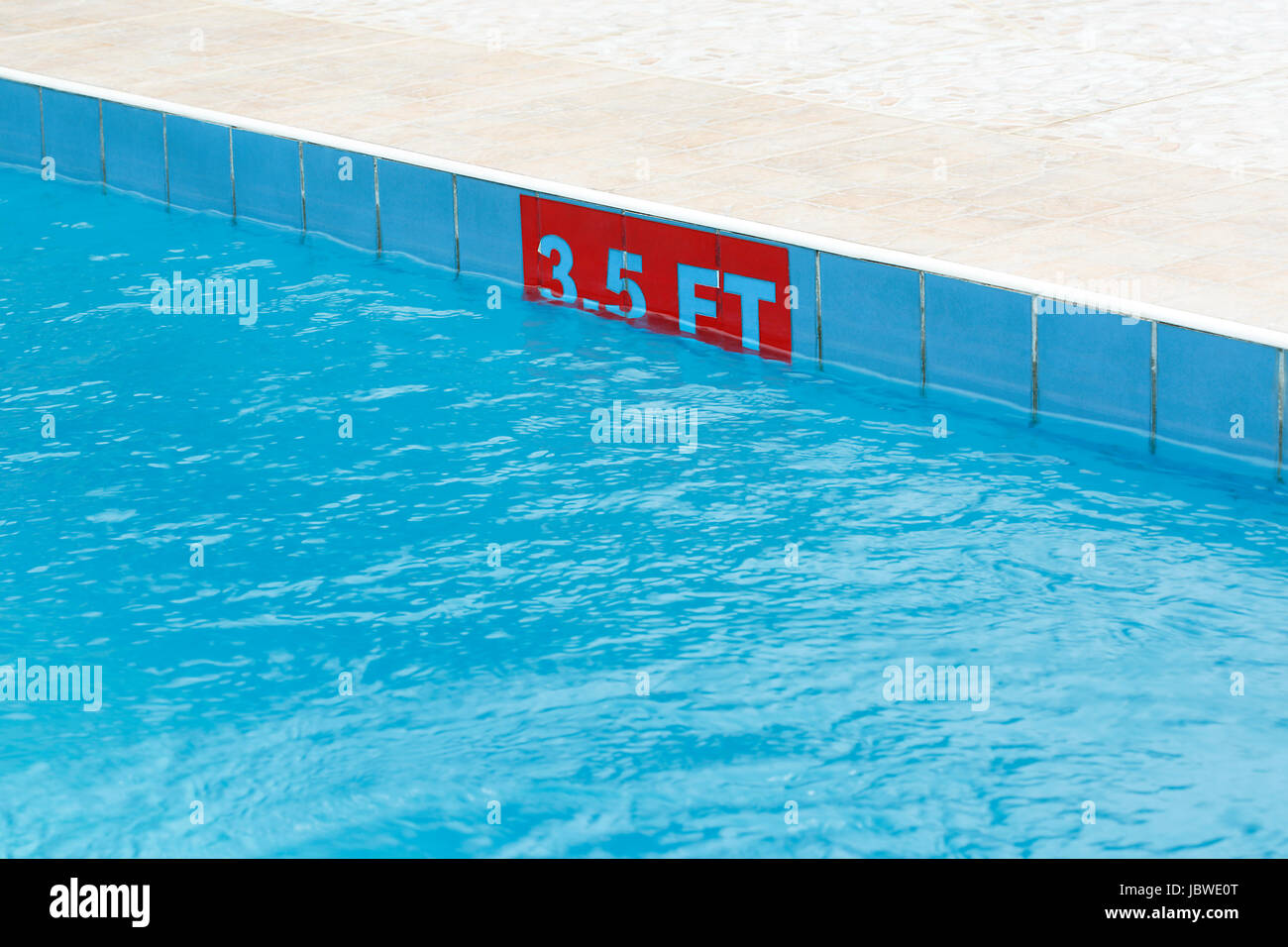 3,5 ft sign at a swimming pool in the sun Stock Photo - Alamy