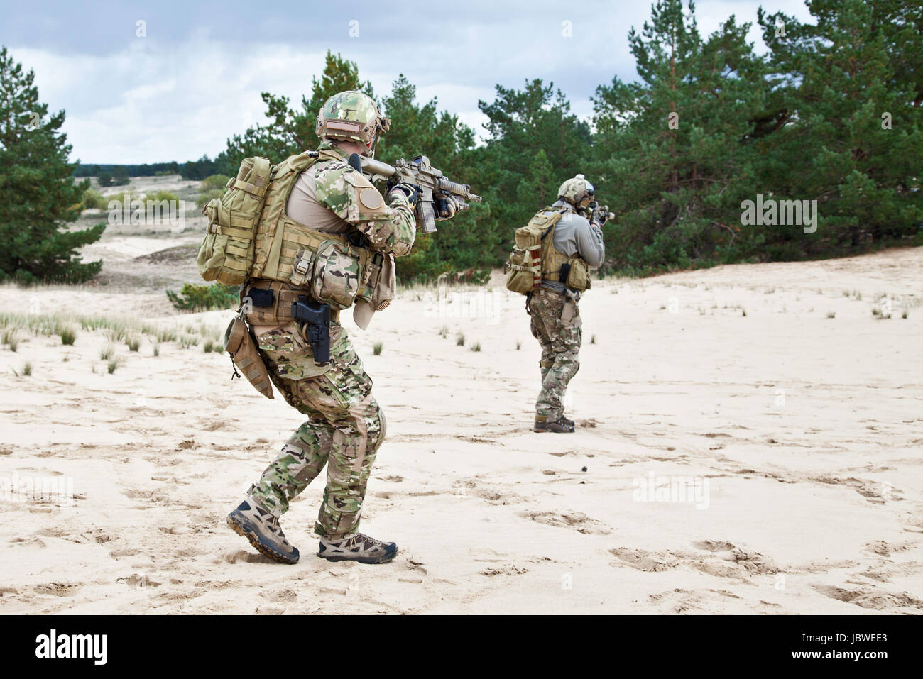 US soldier in the desert during the military operation Stock Photo - Alamy