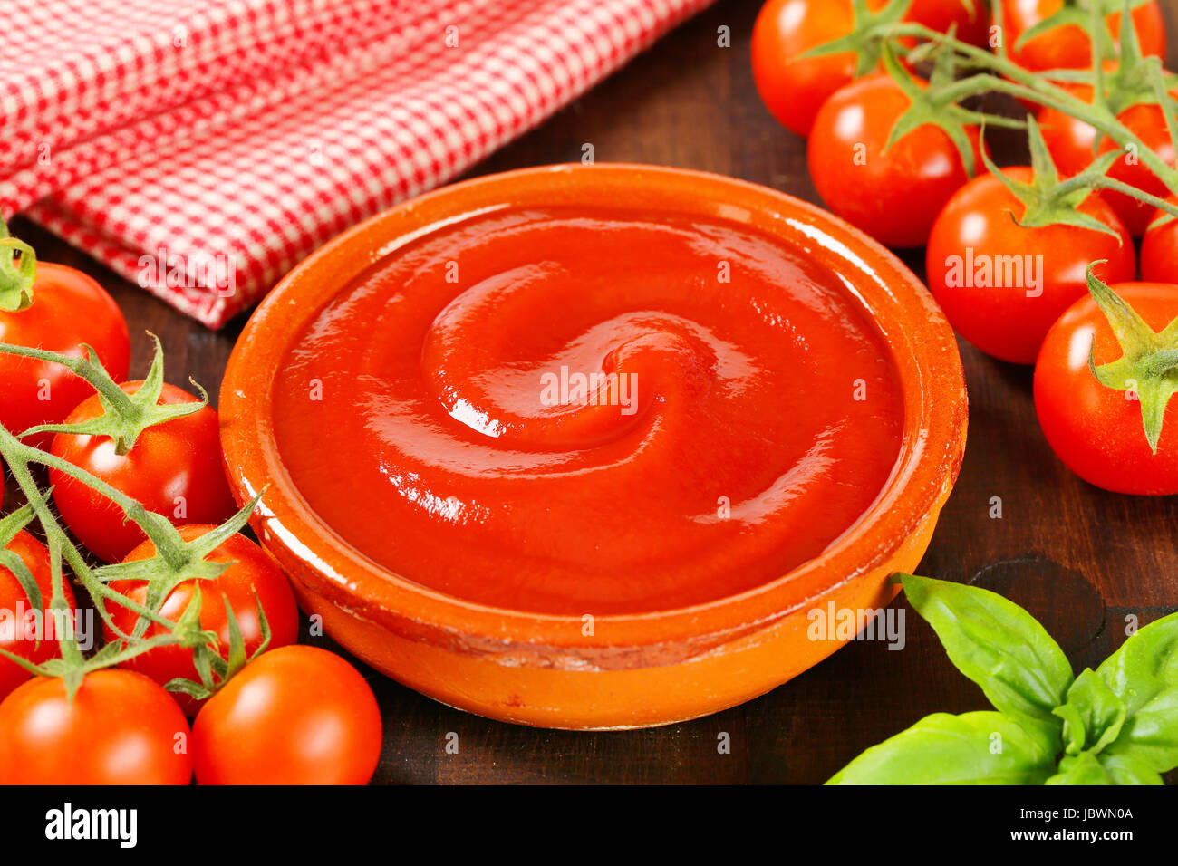Bowl of smooth tomato puree Stock Photo - Alamy