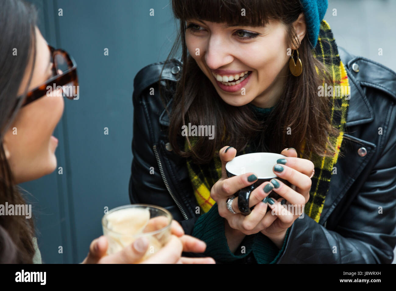 Cupping head hi-res stock photography and images - Alamy