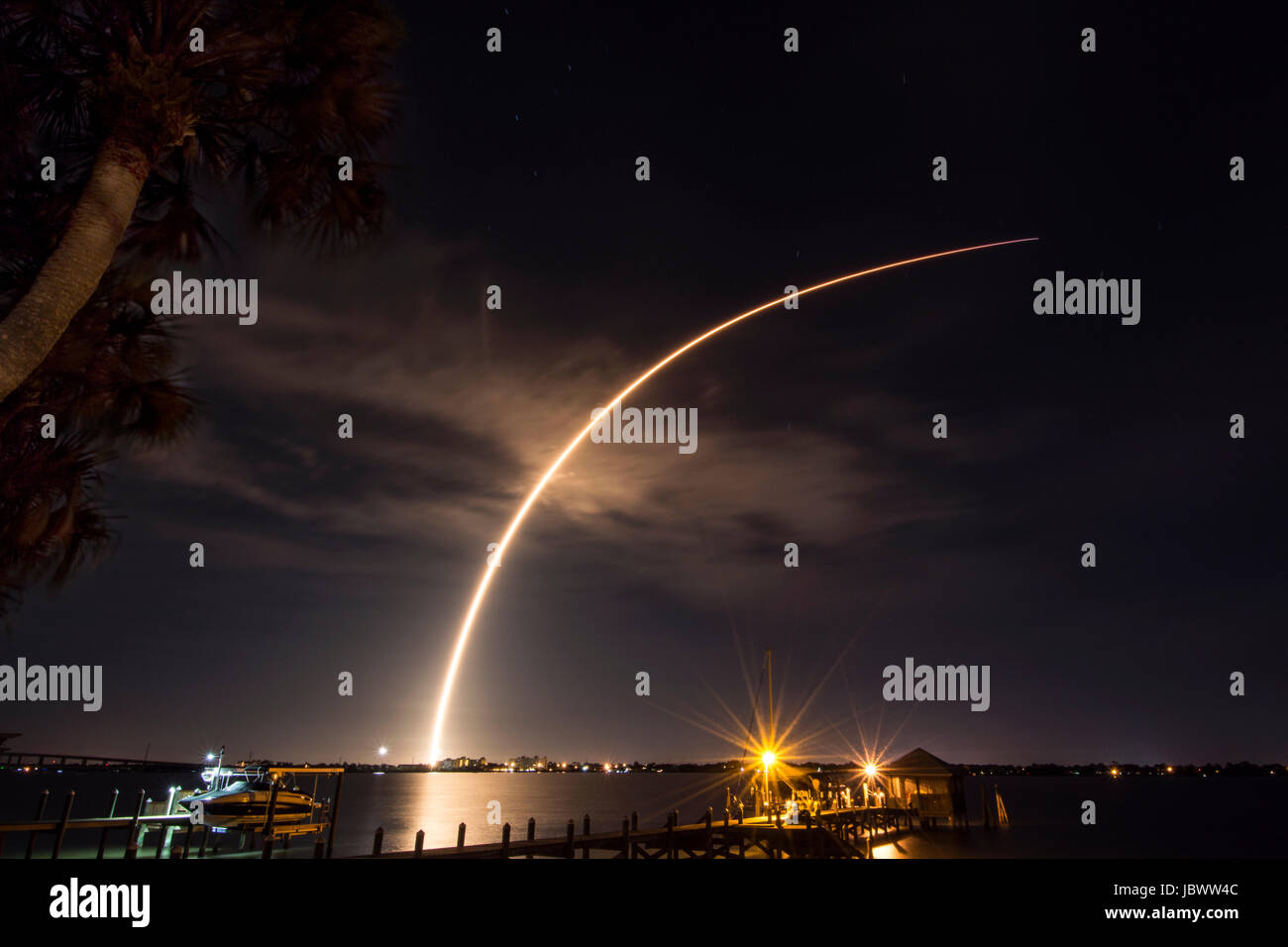 Satellite connections hi-res stock photography and images - Alamy