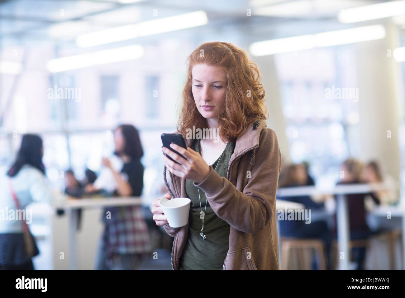 Mobile phone library hi-res stock photography and images - Alamy