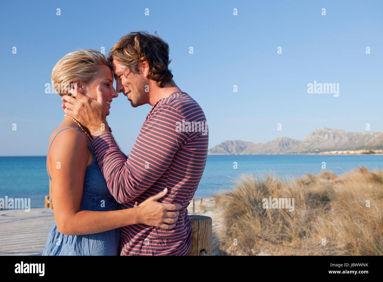 Couple hugging on beach Stock Photo - Alamy