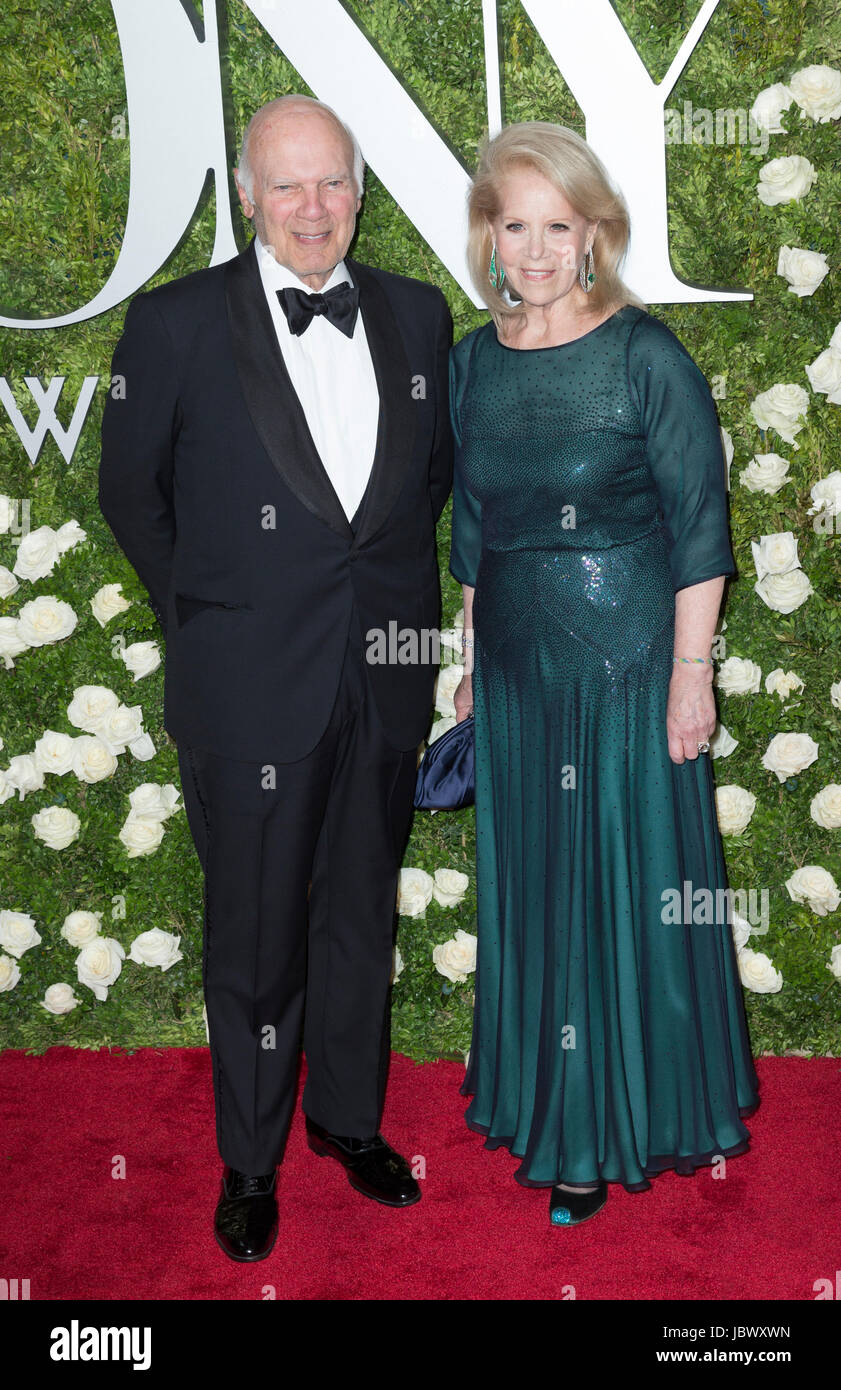 New York, USA. 11th Jun, 2017. Guest and Daryl Roth attend Tony awards ...