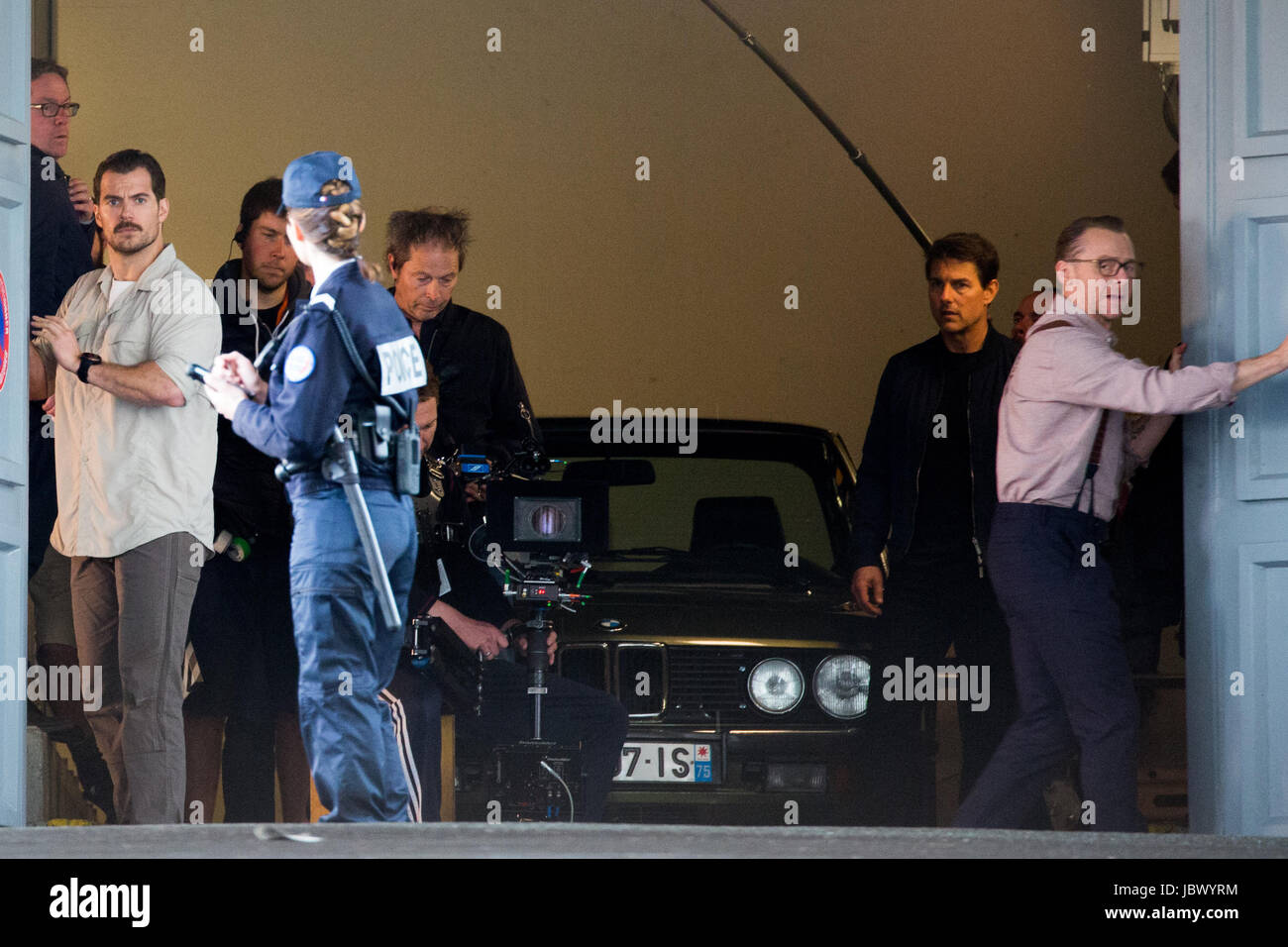 The cast of ’Mission: Impossible 6' filming a shoot out scene in Paris ...