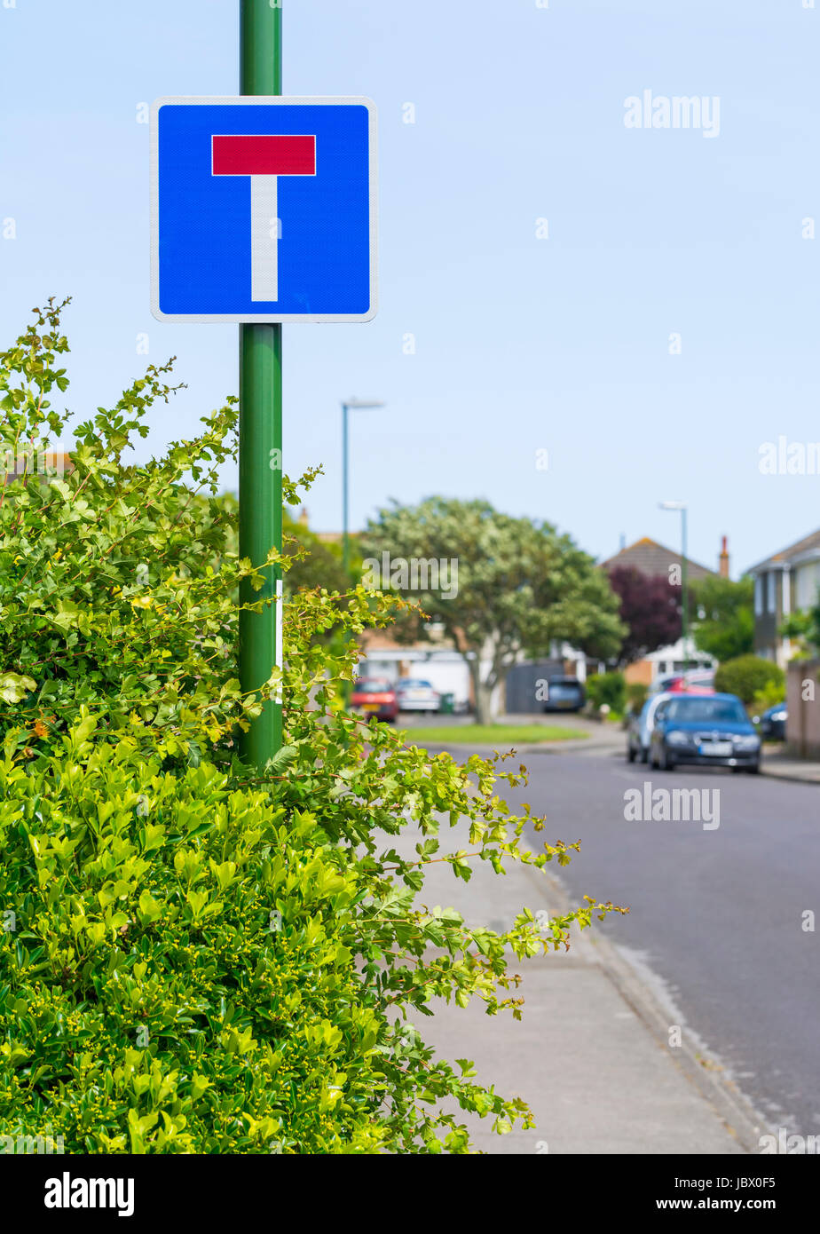 No through road sign hi-res stock photography and images - Alamy